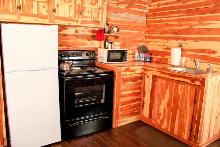 Cedar Cabin At Tiny Acres A Tiny Home Community - Village Creek State Park, Wynne