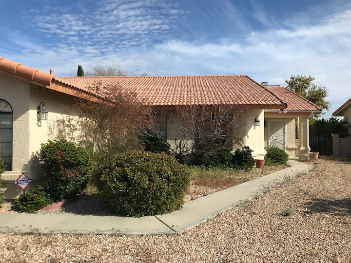 Lovely Oasis In Mission Lakes Country Club - Desert Hot Springs, CA