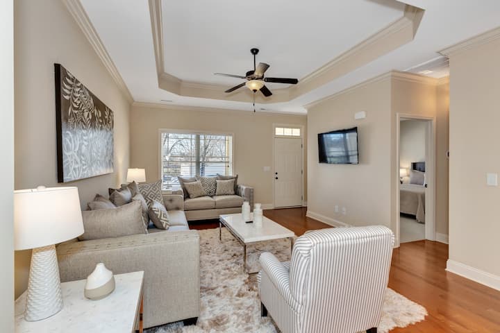 Js Place - Beautifully Decorated Cottage Style - Huntsville, AL
