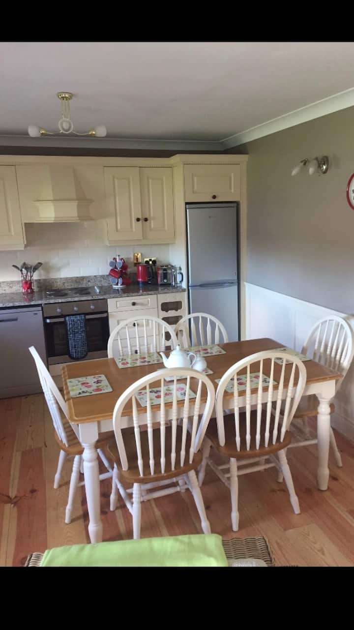 Self Catering 2 Bedroom Cottage *Sleeps 4 Guests* - Maynooth
