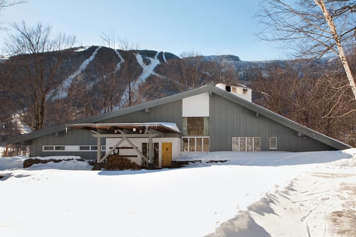 Dreamy Ski-in/ski-out Lodge - Stowe, VT