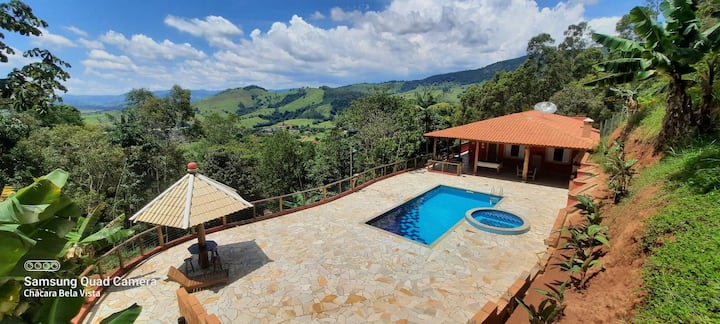 Casa No Alto Da Montanha Em Meio A Floresta. - Socorro