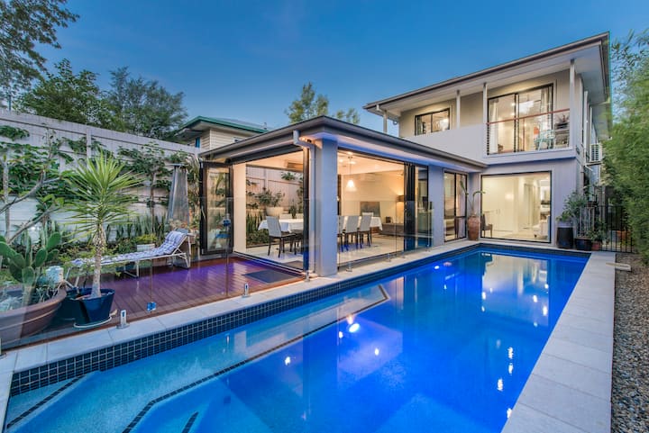 Morden House With A Heated Swimming Pool - Brisbane