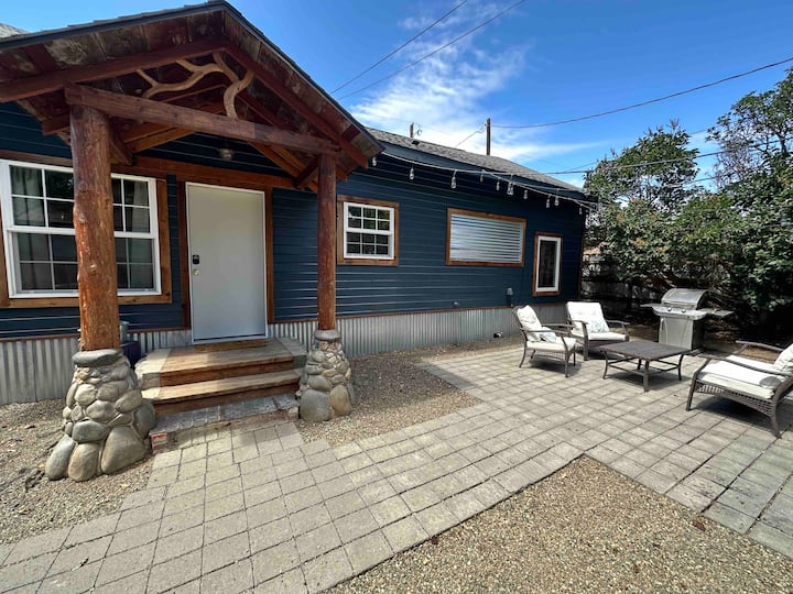 Downtown 2 Bedroom Home With Off Street Parking - Ellensburg, WA