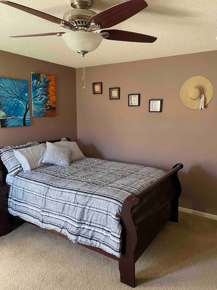 Scenic 1 Br With Access To Kitchen And More. - Clarksville