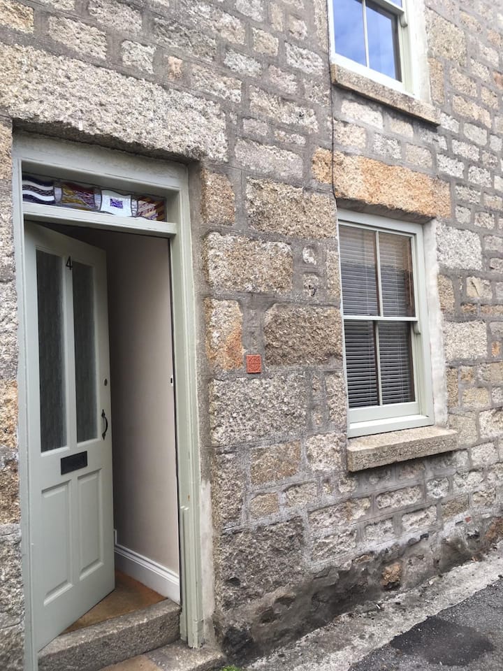 Central Newlyn Close To All Amenities. - Newlyn