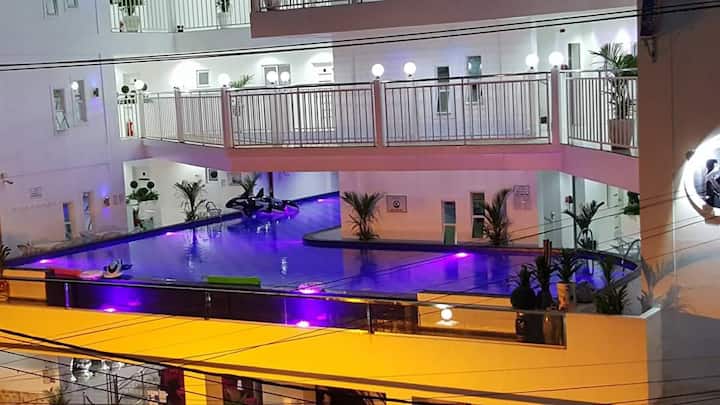 Kandi Towers 2br Condo, W/balcony, 300mbps Wi-fi - Angeles