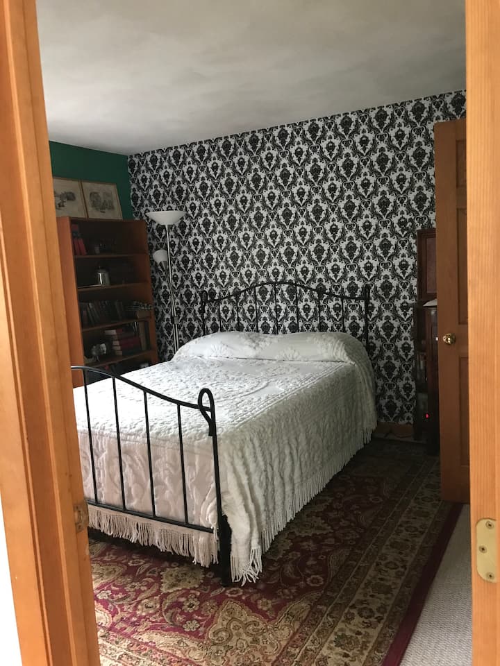 Whole Suite Home In Reading, Ma (Sherlock Theme!) - Massachusetts