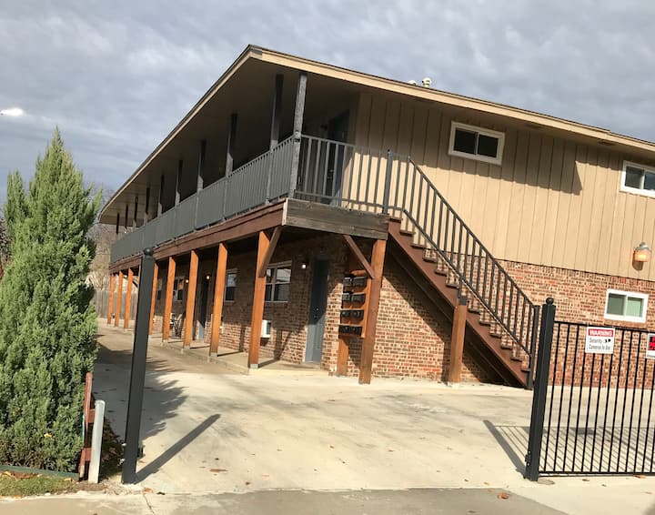 Tu Area Apartment - Tulsa, OK
