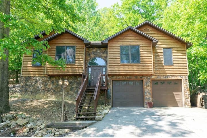 Hilltop Hideaway - Harrisonburg, VA