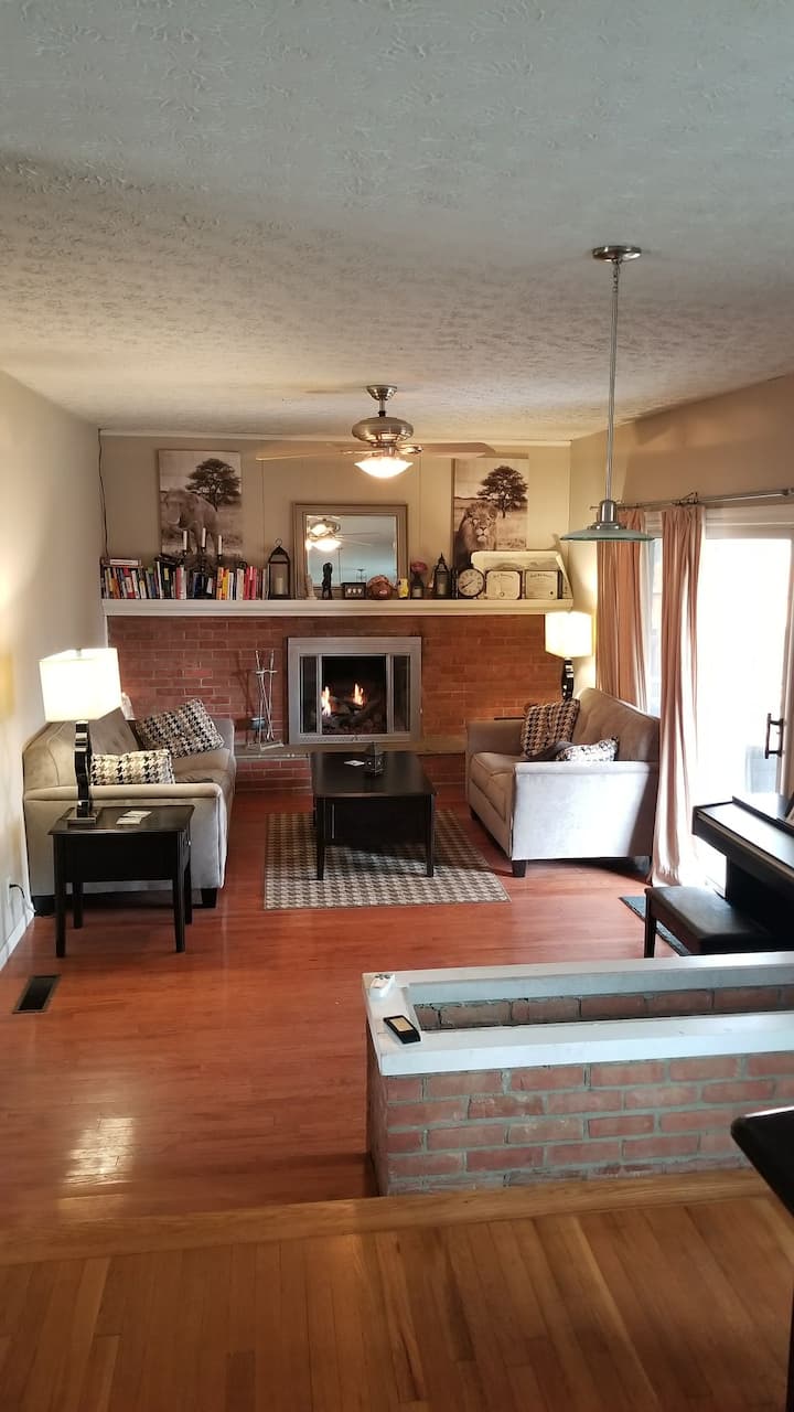 Home Sweet Home With Hot Tub (Entire House!) - Beavercreek, OH