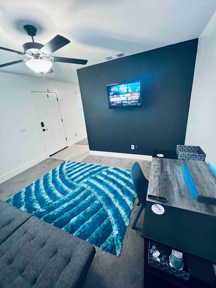 Modern Suite In South West Bakersfield - Bakersfield, CA