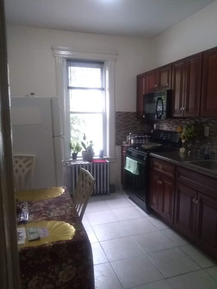 Large Room 25 Min Bus To Nyc Shared Kitchen & Bath - New York City