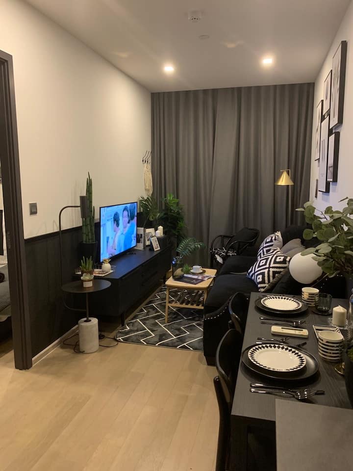 New High End Luxurious Condo In The Heart Of Asoke - Bangkok