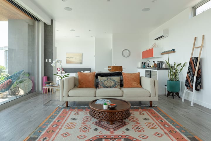 Santa Monica Guest House With Amazing Views - Santa Monica, CA