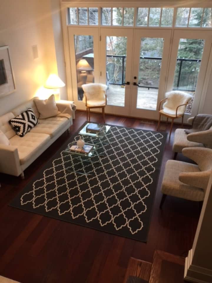 Beautiful Home In The Heart Of The Beaches - Toronto