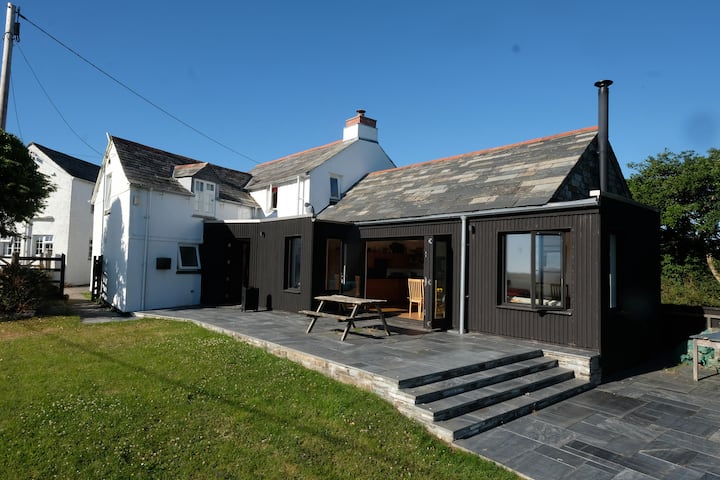 Lovely Farm Cottage, Near Port Isaac. Sleeps 8. - 포트 아이작