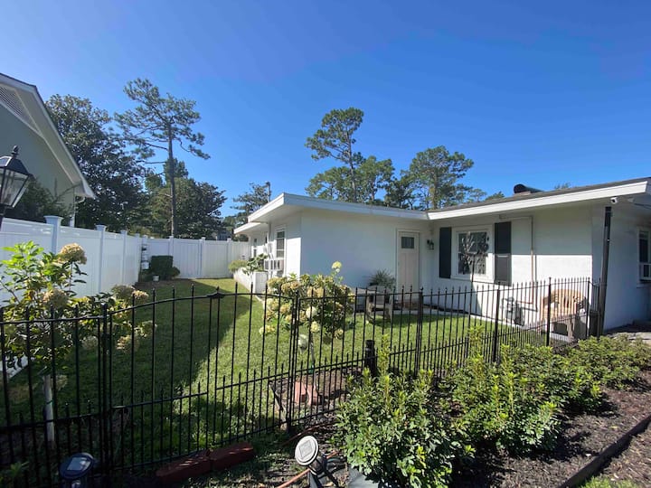 Private Garden Suite Near Beach - Wilmington, NC