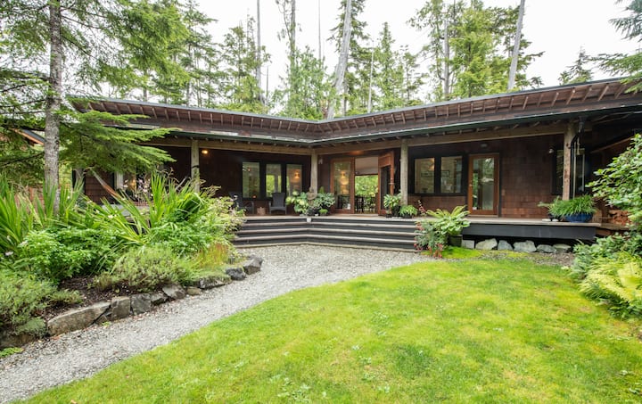 Surfwood Hideaway - Tofino