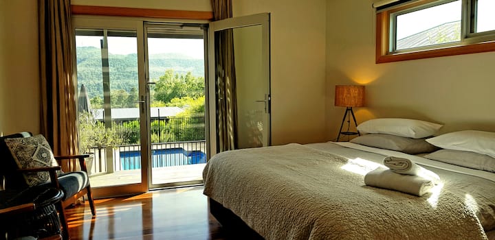 Leader Reef -Retreat For Couples - Bright