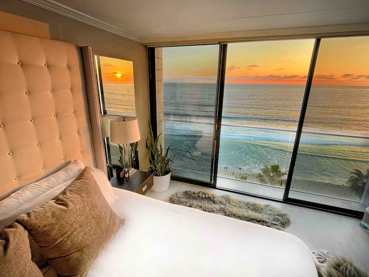 Luxury Summer Escape! Oceanfront Condo - San Diego, CA