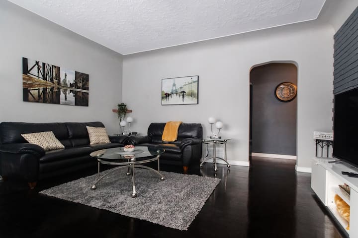 Super Central Location Near Whyte Ave And U Of A - Edmonton