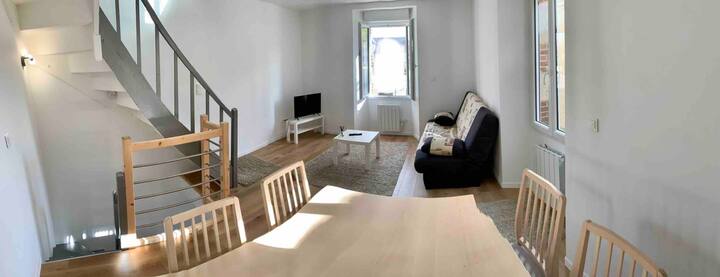 Maison Agréable, Fonctionnelle Et Chaleureuse - Laval, France