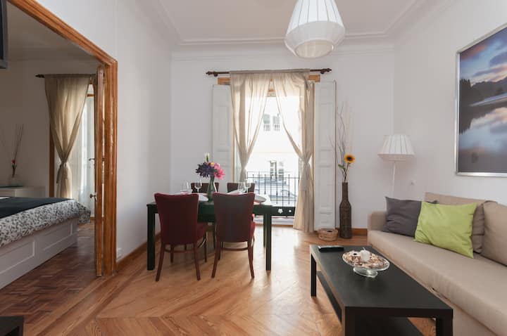 1-8.las Cortes.sol.madrid Center. 70m2.bright.a.c. - Madrid