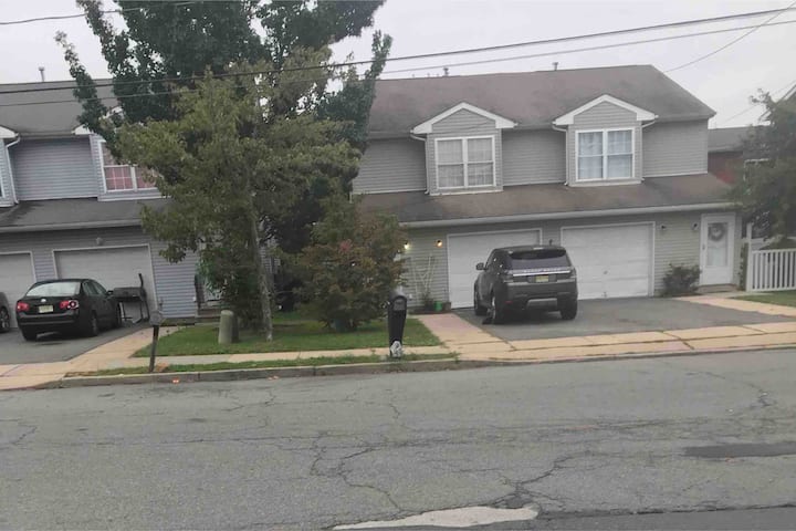 Upscale Modern Home:  40 Minutes To Nyc.. - New Brunswick, NJ