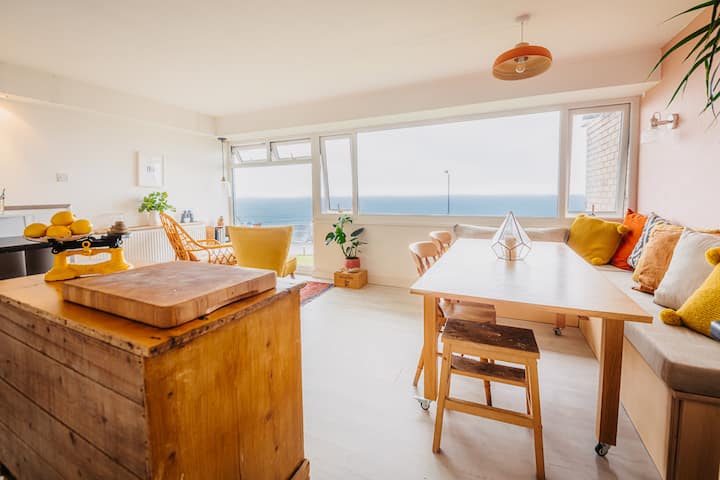 Sea View Apartment Overlooking Fistral Beach - Newquay