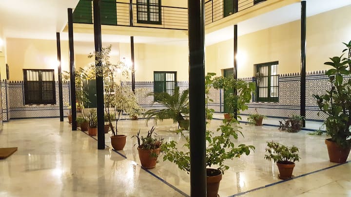 Walk To The Cathedral! 3bedroom/2 Ba, Wifi, Garage - Seville