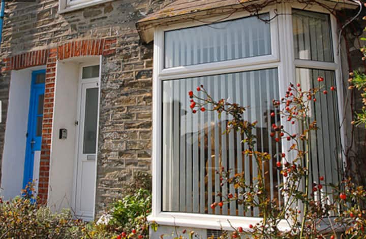 Fishermans Cottage Fistral Beach Newquay Wifi Parking Sleeps 6/8 - Crantock