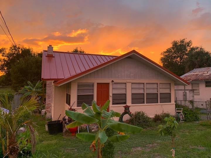 Tropical Eden Victory Gardens Urban Retreat - Melbourne, FL