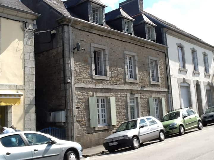 Grand Maison  With 4 Bedrooms (Read Summary) - Huelgoat