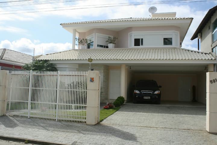 Casa Alto Padrão Praia Perequê - Itapema