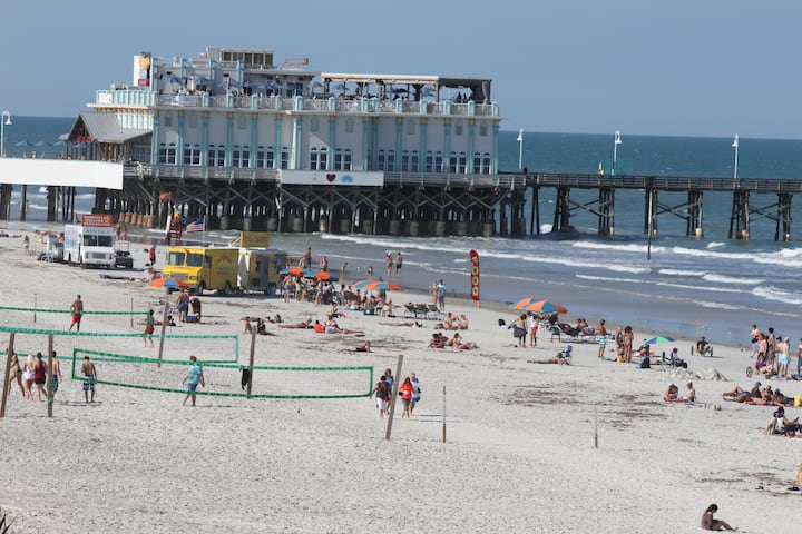 Daytona Beach Ocean Front & Pool Grand Condo - Daytona Beach, FL