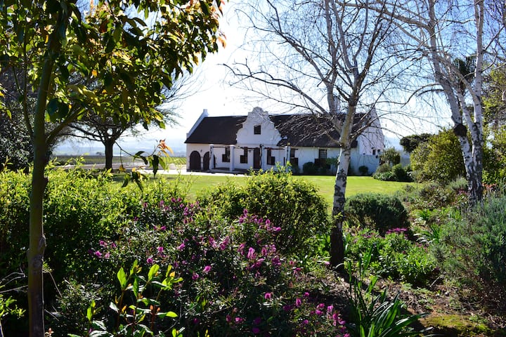 Stellenhof House Farmstay Among The Vineyards - Somerset West
