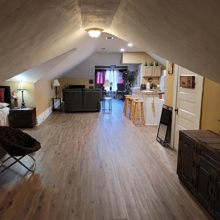 Historic Penthouse #6 - Pensacola, FL