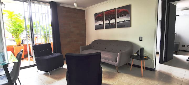 Poblado 2bed 2bath Very Quiet - Medellín