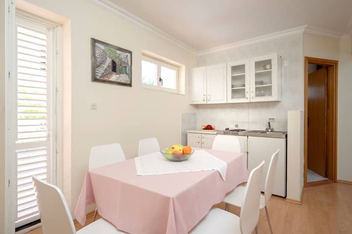 Apartman 7 Za 5 Osoba - Jelsa