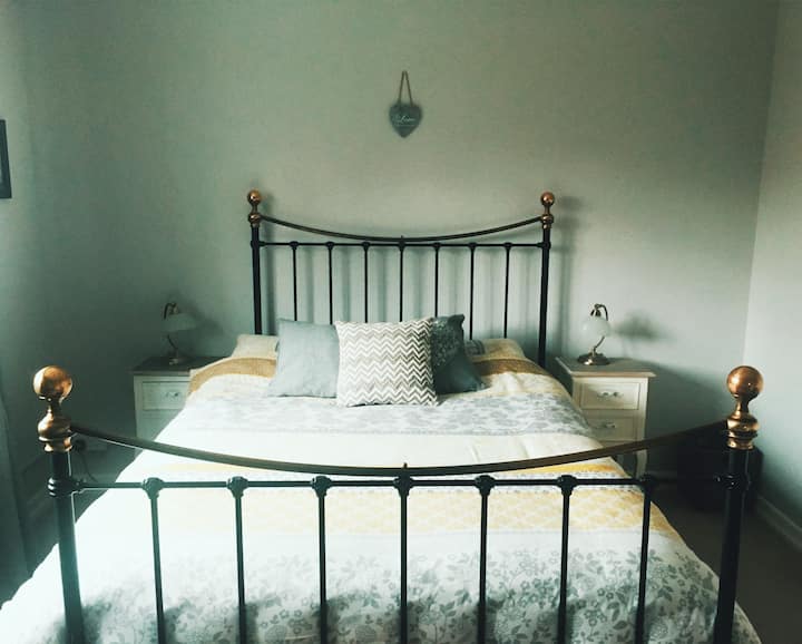 Ensuite Double Room, Free Parking & Breakfast - Bedford, Royaume-Uni