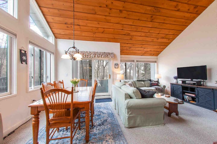 The Fox Den | Loon Mountain (New King Bed & Ac) - Franconia Notch State Park, Lincoln