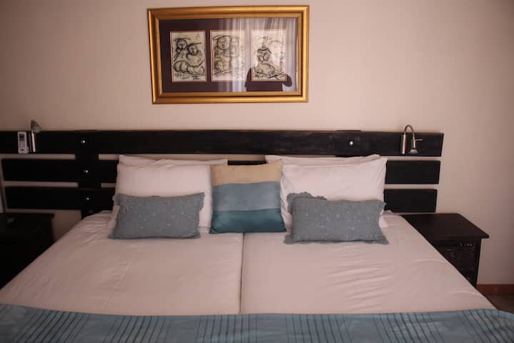 Room 6 - Springbok