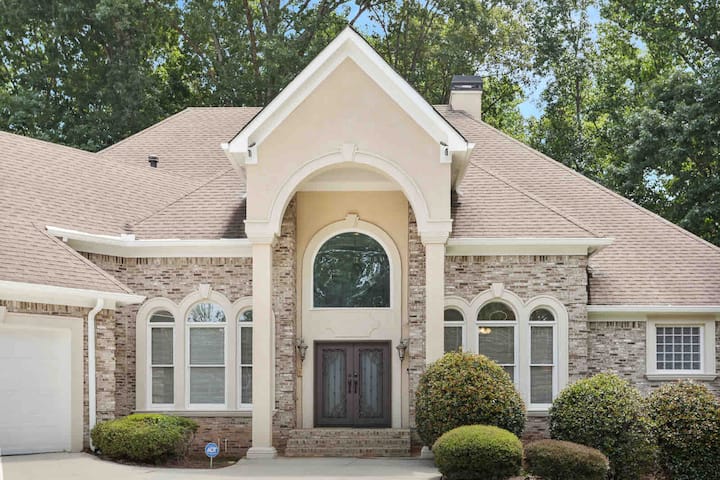 Beautiful 9 Bedroom Home 20 Mins Airport/downtown - Lithonia, GA