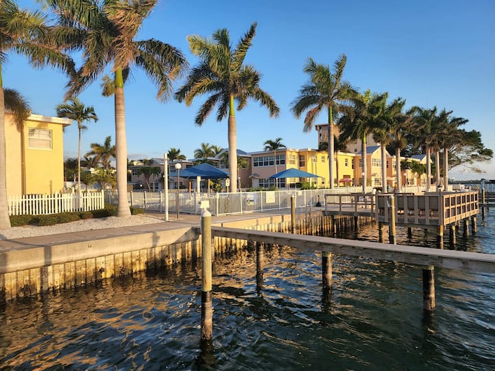 Barefoot Beach Resort Gateway, Indian Shores Fl - Indian Shores, FL