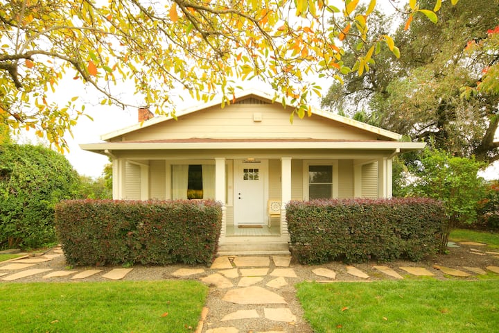 Wine Country Vineyard Farmstay, Delorimier Winery - Geyserville, CA