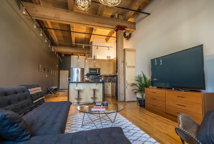 Downtown, Edmonton Vacation Rentals & Homes - Edmonton, Canada | Airbnb