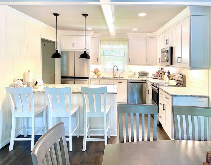 Charming Coventry Woods Home - Charlotte, NC