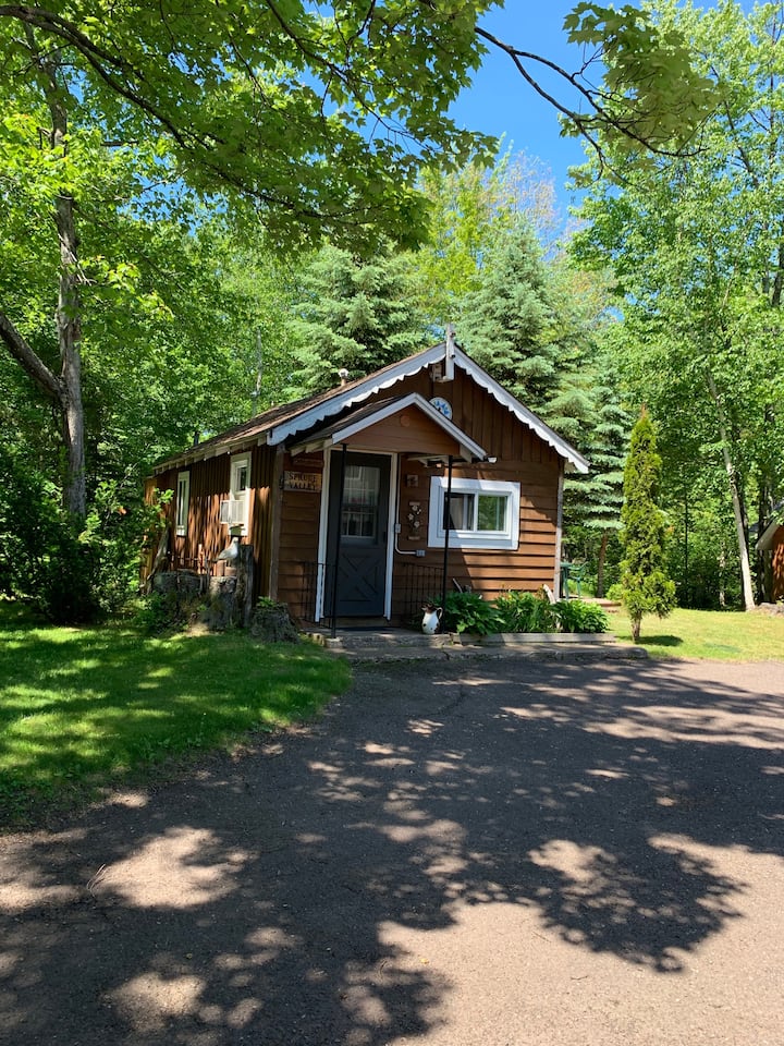 Spruce Valley On Lake Superior At Millers Cottages - Public Beach, Ontonagon