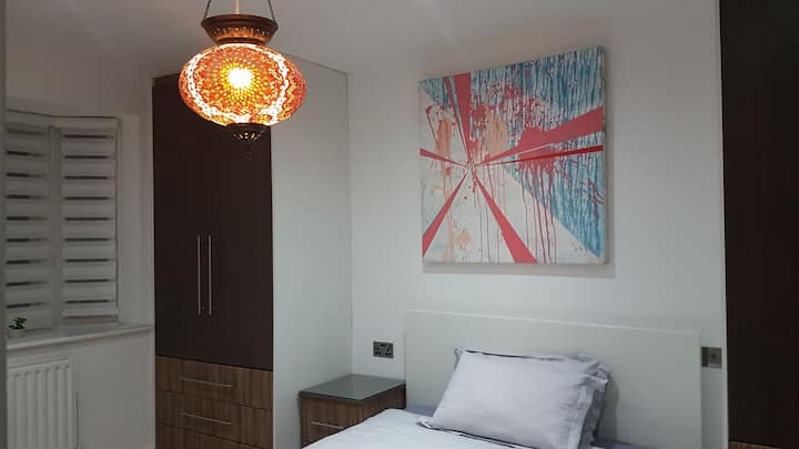 Dbl Bedroom En-suite 20 Min To Gatwick By Taxi - Epsom